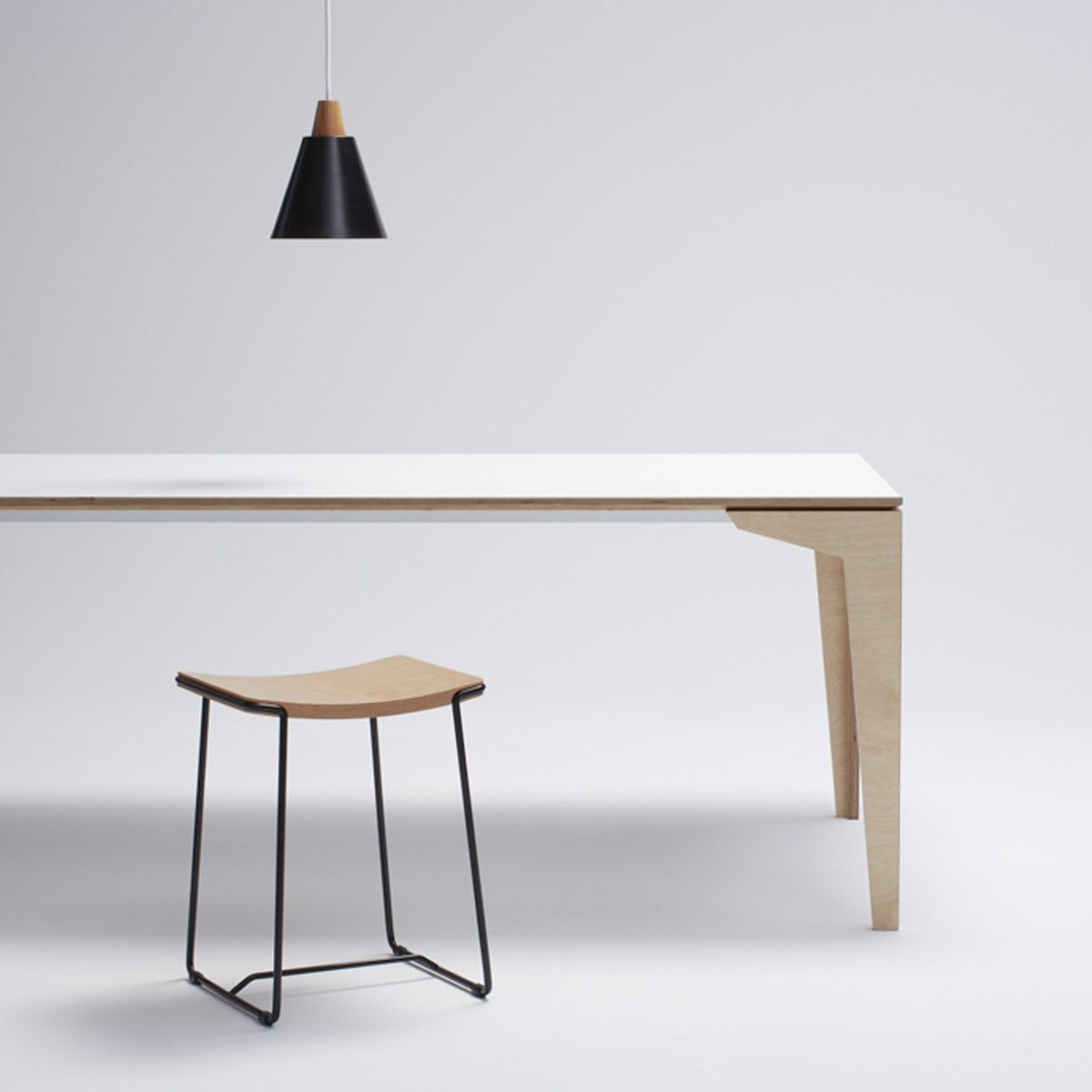 Floating Table – Cult - Design First